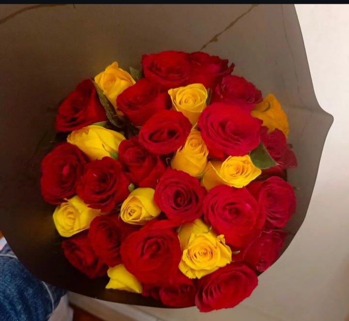RED & YELLOW ROSES – Flower Shop Kenya