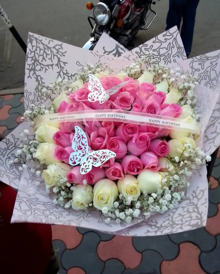 FIERY ROSES BOUQUET – Flower Shop Kenya